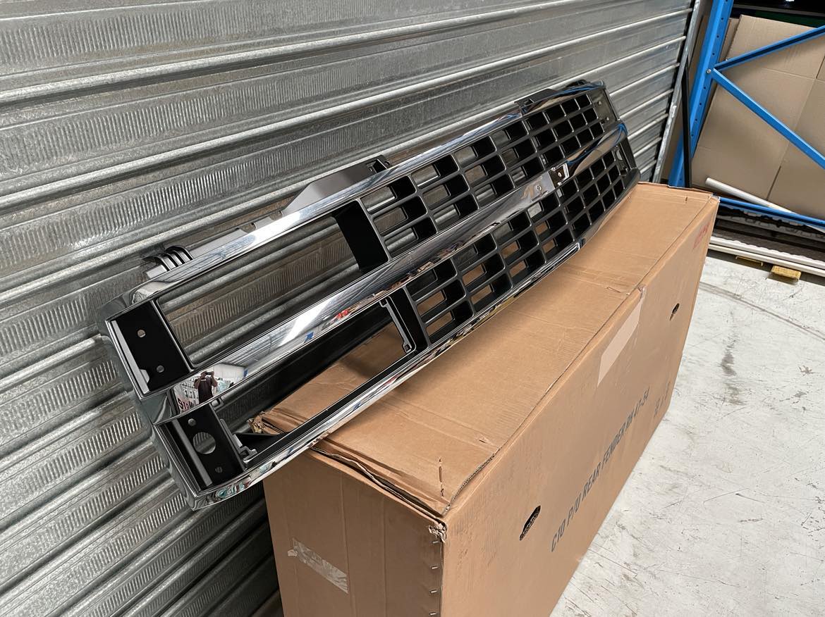 GRILL-W/DUAL OR COMPOSITE HEADLIGHTS (1988-93) *NO DAMAGE* - Classic Pickup Supplies